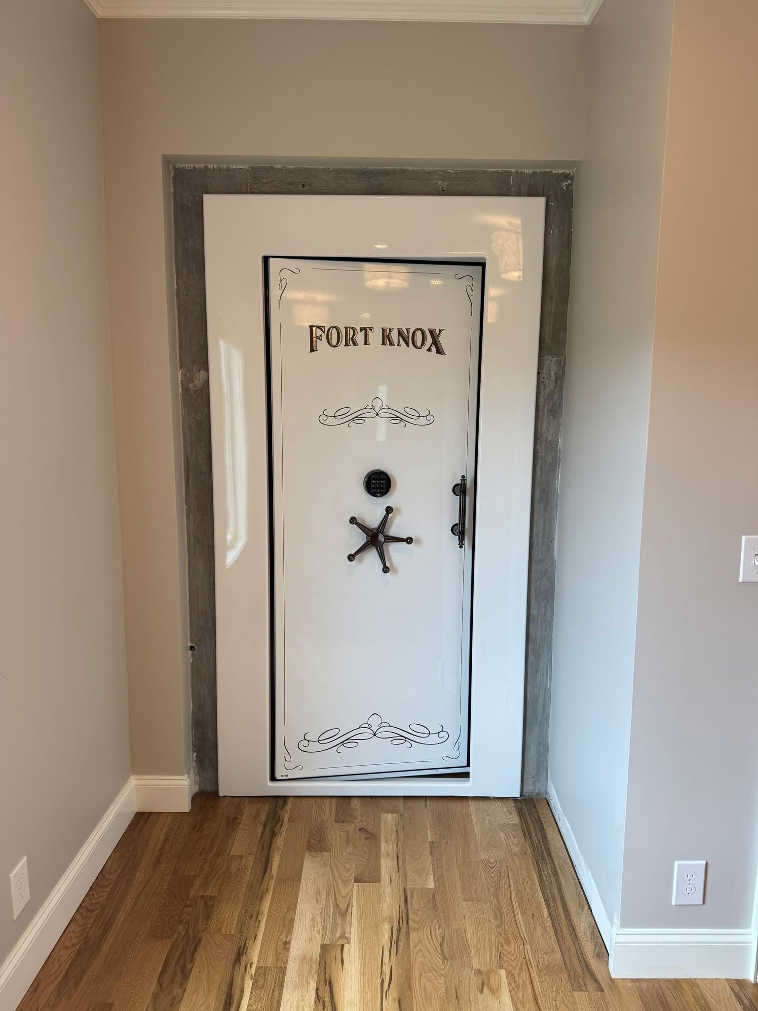 Fort Knox Vault Door VDIS-8240-BRILLIANT WHITE-BLACK CRHOME DETAIL ...